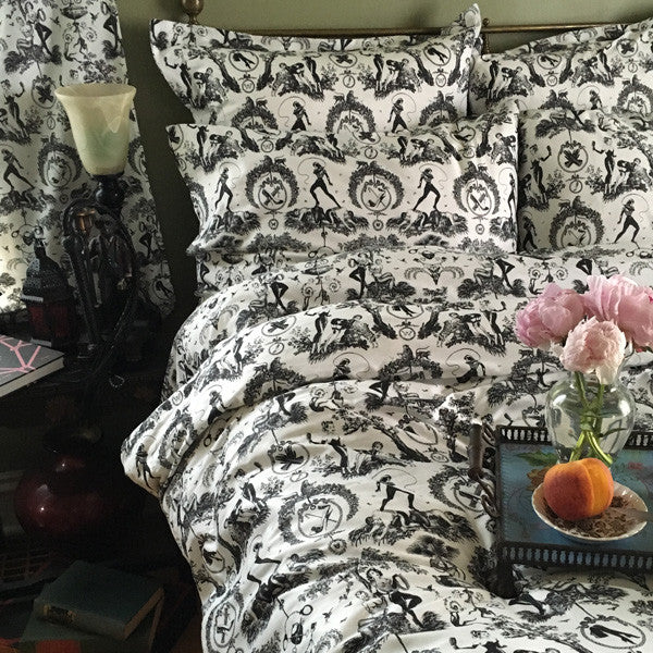 Bed Sheet Fetish al Fresco Toile Print Bedding – Sin in Linen